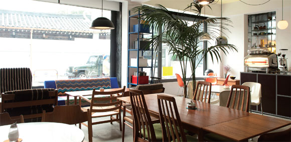 독일 빈티지 가구 카페 mk2 운영하는 사진가 이종명