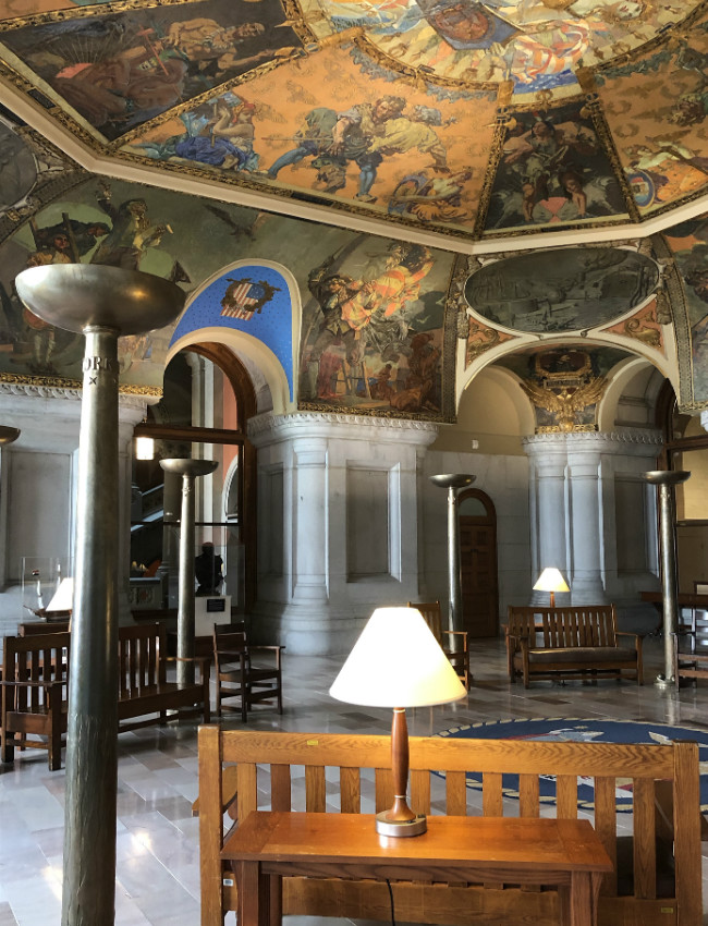 테슬라보다 의사당!