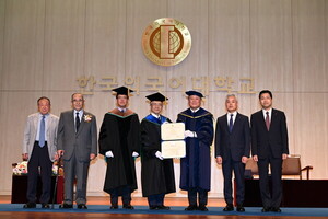 이케다 다이사쿠 소카대학교 창립자, 한국외국어대학교 명예철학박사 학위 수여